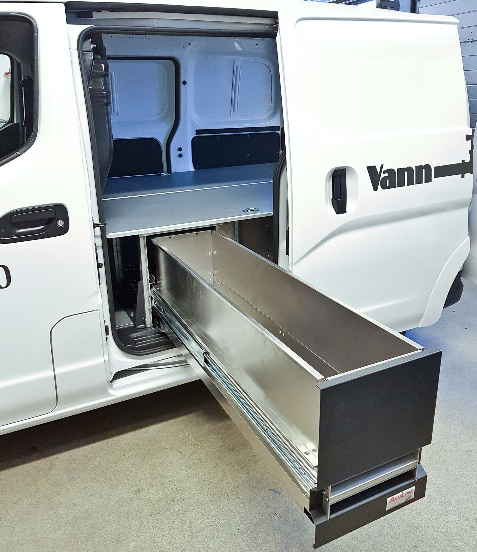 Innredning med dobbelbunn og UGS | NSI